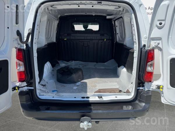 White Toyota Proace 2024 in Riga, with an engine capacity of 1.50 L and mileage of 19 thousand km for 29000 €, photo 10 on AUTOMOTO.COM.LV
