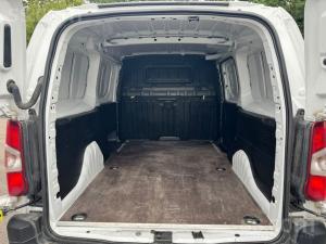 Balts Toyota Proace 2024 Cēsis, ar dzinēja tilpumu 1.50 L un nobraukumu 44 tūkst. km par 15000 €, foto 7 vietnē AUTOMOTO.COM.LV