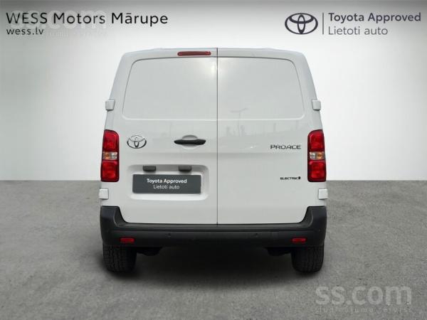 White Toyota Proace 2025 in Riga, with an engine capacity of 2.00 L and mileage of 27 thousand km for 34990 €, photo 4 on AUTOMOTO.COM.LV