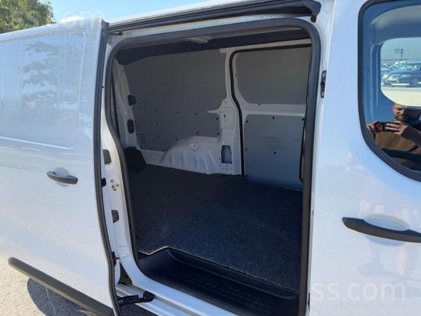 White Toyota Proace 2025 in Jelgava, with an engine capacity of 1.50 L and mileage of 5 thousand km for 34900 €, photo 7 on AUTOMOTO.COM.LV
