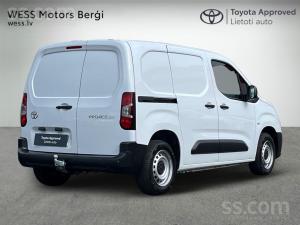 White Toyota Proace 2026 in Riga, with an engine capacity of 1.50 L and mileage of 23 thousand km for 21990 €, photo 3 on AUTOMOTO.COM.LV