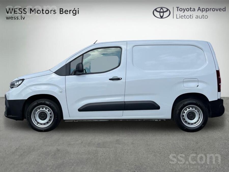 White Toyota Proace 2026 in Riga, with an engine capacity of 1.50 L and mileage of 23 thousand km for 21990 €, photo 4 on AUTOMOTO.COM.LV
