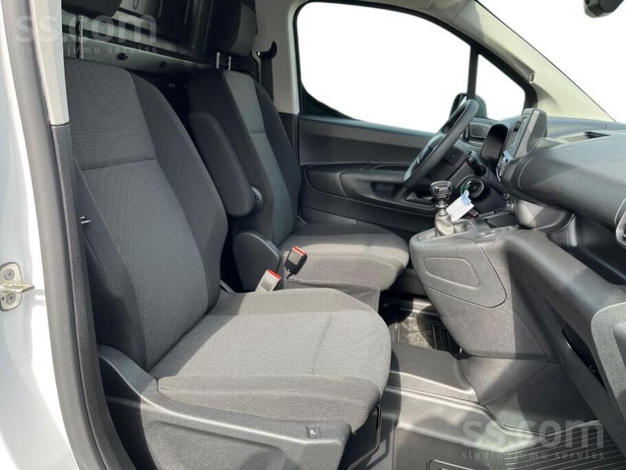 White Toyota Proace 2026 in Riga, with an engine capacity of 1.50 L and mileage of 23 thousand km for 21990 €, photo 8 on AUTOMOTO.COM.LV