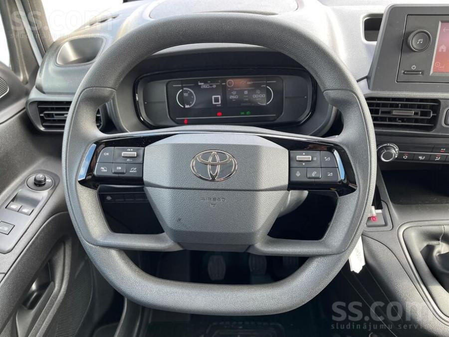 White Toyota Proace 2026 in Riga, with an engine capacity of 1.50 L and mileage of 23 thousand km for 21990 €, photo 10 on AUTOMOTO.COM.LV