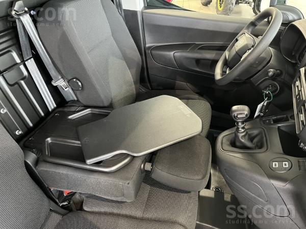 Balts Toyota Proace 2026 Ventspils, ar dzinēja tilpumu 1.50 L un nobraukumu 0 tūkst. km par 21900 €, foto 10 vietnē AUTOMOTO.COM.LV