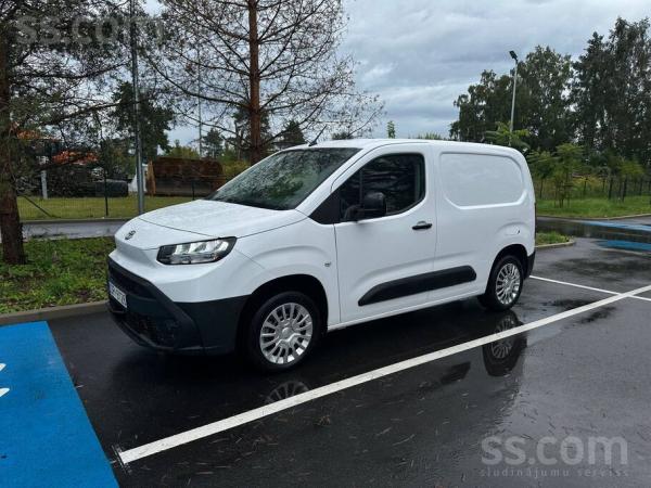 Balts Toyota Proace 2025 Rīga, ar dzinēja tilpumu 1.50 L un nobraukumu 32 tūkst. km par 15700 €, foto  vietnē AUTOMOTO.COM.LV