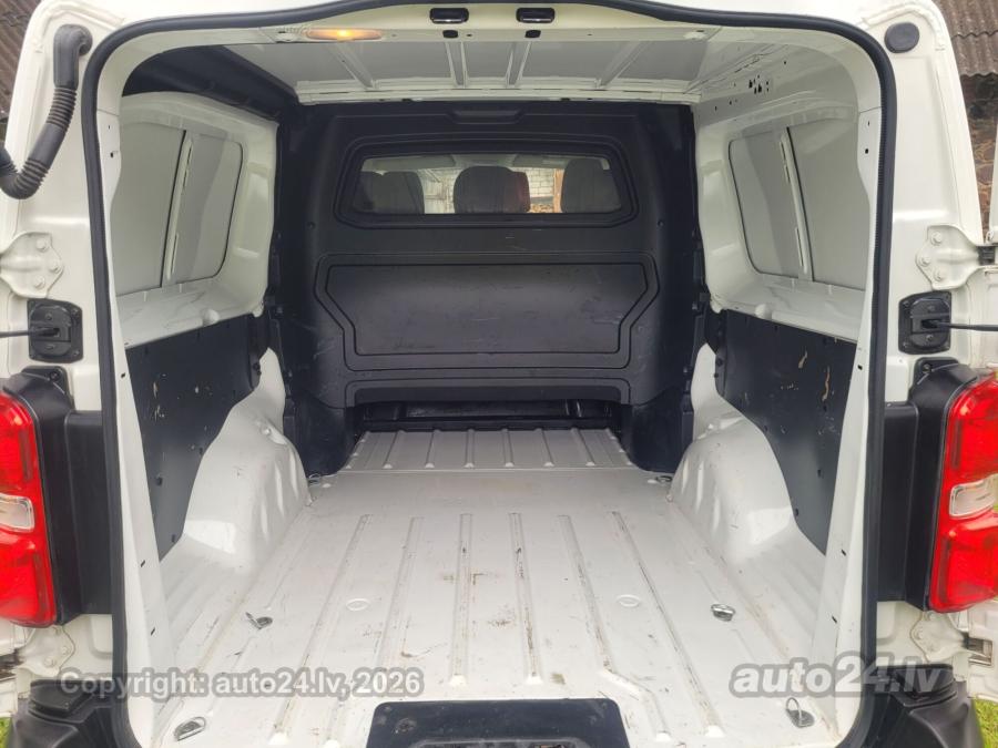 White Toyota Proace 2020 in Tallinn, with an engine capacity of 2.00 L and mileage of 82 thousand km for 24900 €, photo 6 on AUTOMOTO.COM.LV