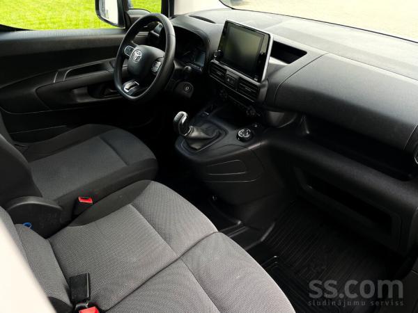 White Toyota Proace 2021 in Jelgava, with an engine capacity of 1.50 L and mileage of 268 thousand km for 9996 €, photo 6 on AUTOMOTO.COM.LV