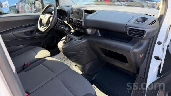 White Toyota Proace 2022 in Riga, with an engine capacity of 1.50 L and mileage of 59 thousand km for 14400 €, photo 6 on AUTOMOTO.COM.LV