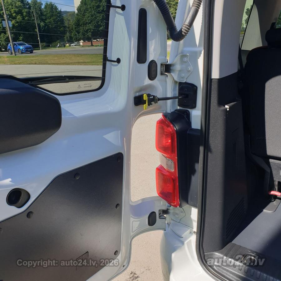White Toyota Proace 2022 in Tallinn, with an engine capacity of 1.50 L and mileage of 46 thousand km for 22000 €, photo 15 on AUTOMOTO.COM.LV