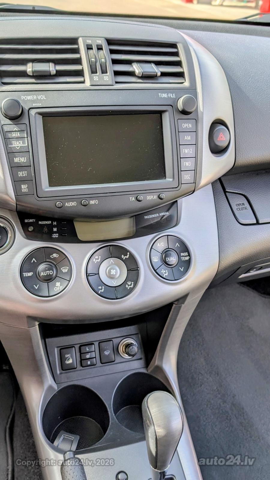 Beige Toyota RAV4 2007 in Riga, with an engine capacity of 2.00 L and mileage of 120 thousand km for 8000 €, photo 17 on AUTOMOTO.COM.LV