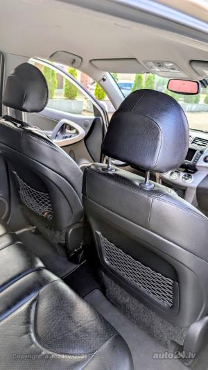 Beige Toyota RAV4 2007 in Riga, with an engine capacity of 2.00 L and mileage of 120 thousand km for 8000 €, photo 18 on AUTOMOTO.COM.LV