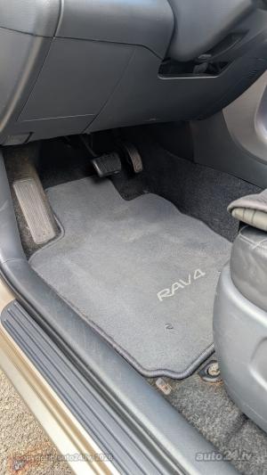 Beige Toyota RAV4 2007 in Riga, with an engine capacity of 2.00 L and mileage of 120 thousand km for 8000 €, photo 26 on AUTOMOTO.COM.LV