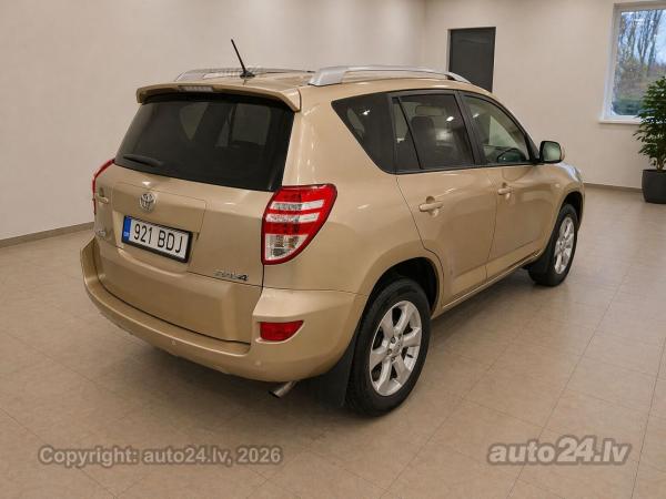 Beige Toyota RAV4 2011 in Tartu, with an engine capacity of 2.00 L and mileage of 224 thousand km for 7980 €, photo 4 on AUTOMOTO.COM.LV