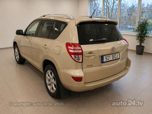 Beige Toyota RAV4 2011 in Tartu, with an engine capacity of 2.00 L and mileage of 224 thousand km for 7980 €, photo 5 on AUTOMOTO.COM.LV