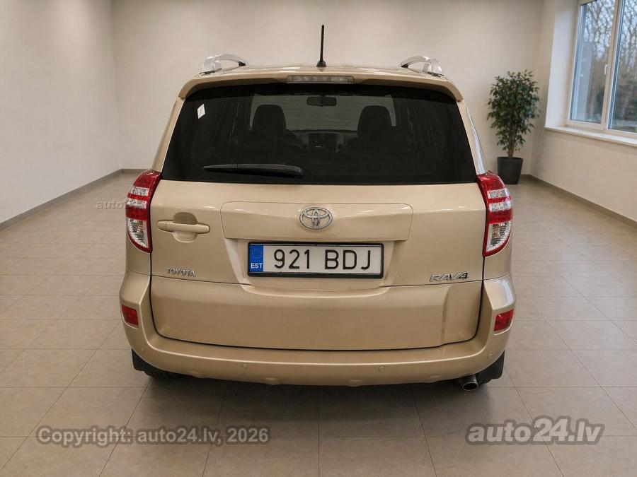 Beige Toyota RAV4 2011 in Tartu, with an engine capacity of 2.00 L and mileage of 224 thousand km for 7980 €, photo 7 on AUTOMOTO.COM.LV