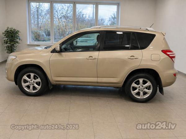 Beige Toyota RAV4 2011 in Tartu, with an engine capacity of 2.00 L and mileage of 224 thousand km for 7980 €, photo 7 on AUTOMOTO.COM.LV