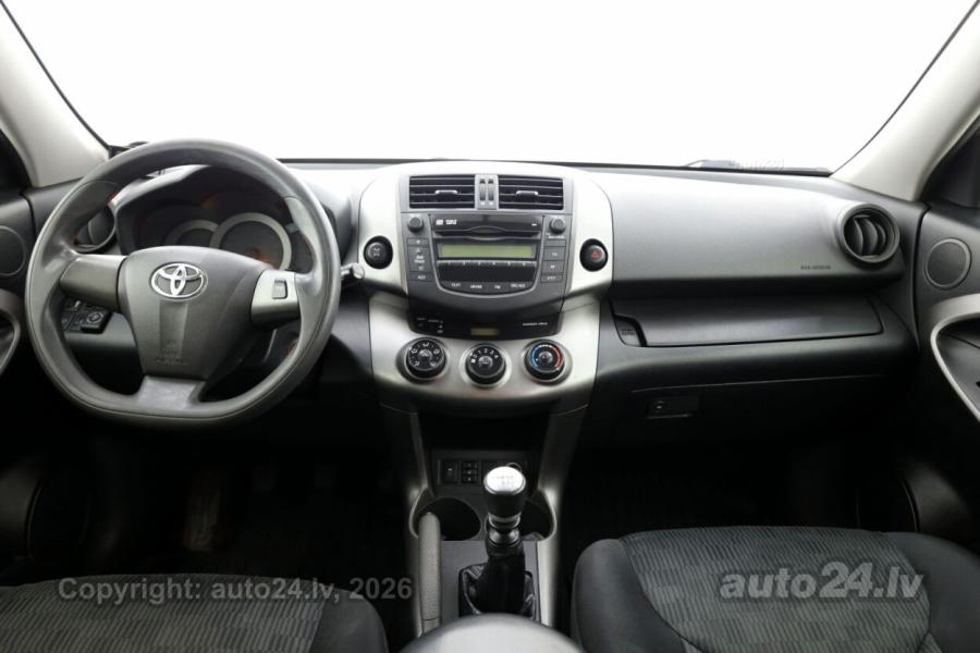 Smilšu krāsa Toyota RAV4 2012 Tallina, ar dzinēja tilpumu 2.00 L un nobraukumu 298 tūkst. km par 5499 €, foto 5 vietnē AUTOMOTO.COM.LV