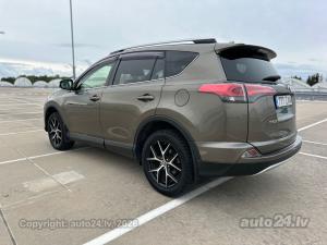 Beige Toyota RAV4 2017 in Tartu, with an engine capacity of 2.00 L and mileage of 72 thousand km for 17900 €, photo 4 on AUTOMOTO.COM.LV