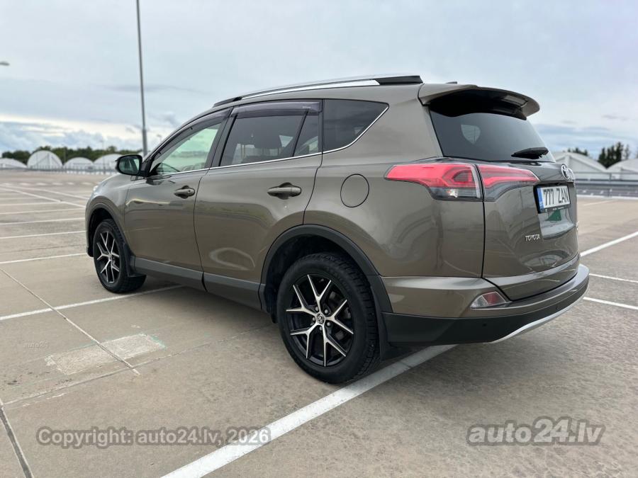 Beige Toyota RAV4 2017 in Tartu, with an engine capacity of 2.00 L and mileage of 72 thousand km for 17900 €, photo 4 on AUTOMOTO.COM.LV