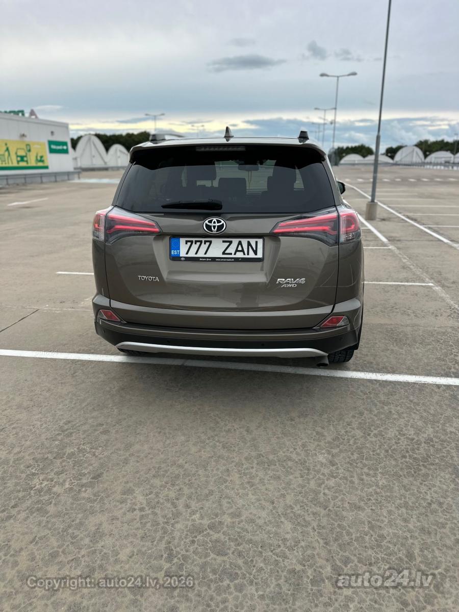 Beige Toyota RAV4 2017 in Tartu, with an engine capacity of 2.00 L and mileage of 72 thousand km for 17900 €, photo 5 on AUTOMOTO.COM.LV