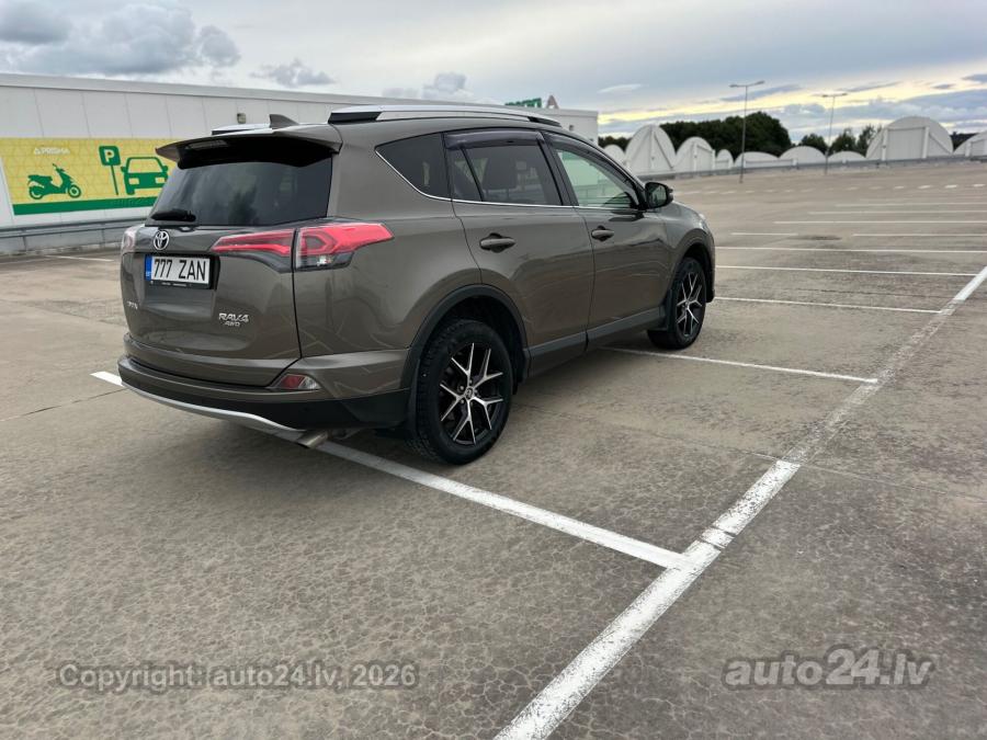 Beige Toyota RAV4 2017 in Tartu, with an engine capacity of 2.00 L and mileage of 72 thousand km for 17900 €, photo 6 on AUTOMOTO.COM.LV