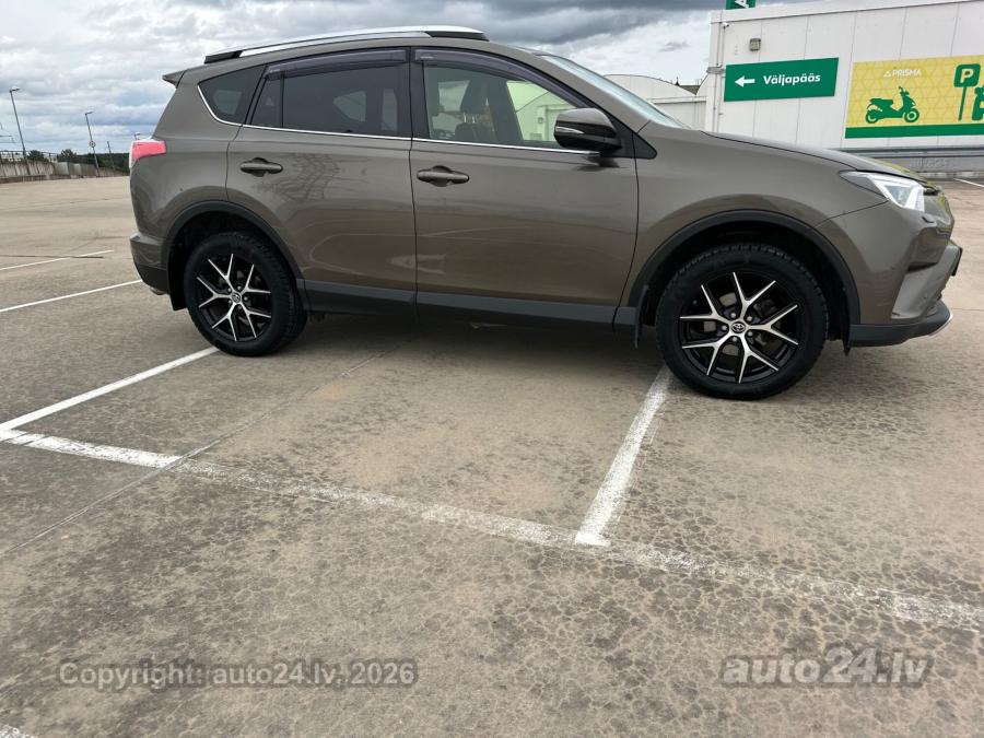 Beige Toyota RAV4 2017 in Tartu, with an engine capacity of 2.00 L and mileage of 72 thousand km for 17900 €, photo 7 on AUTOMOTO.COM.LV