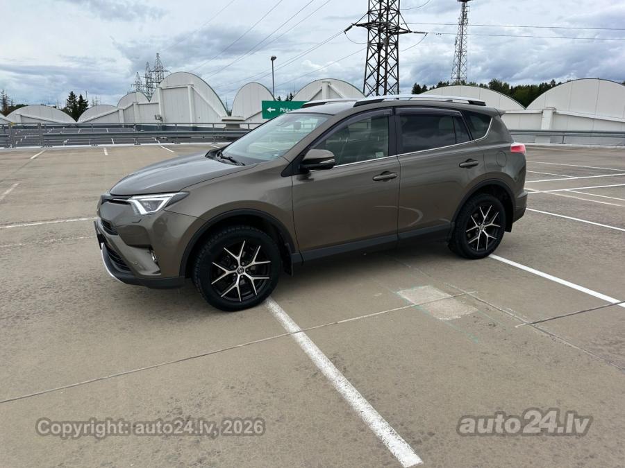 Beige Toyota RAV4 2017 in Tartu, with an engine capacity of 2.00 L and mileage of 72 thousand km for 17900 €, photo 10 on AUTOMOTO.COM.LV