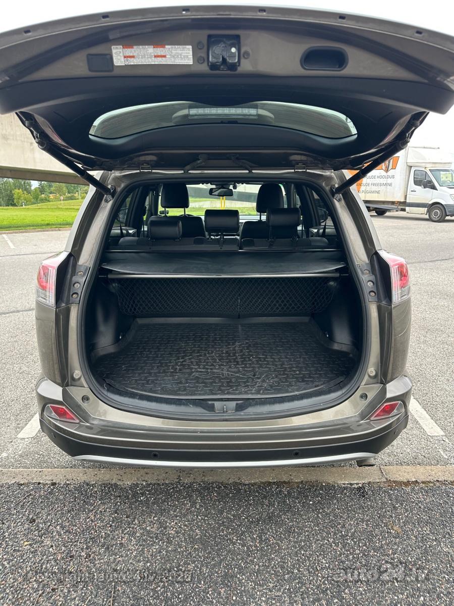 Beige Toyota RAV4 2017 in Tartu, with an engine capacity of 2.00 L and mileage of 72 thousand km for 17900 €, photo 11 on AUTOMOTO.COM.LV