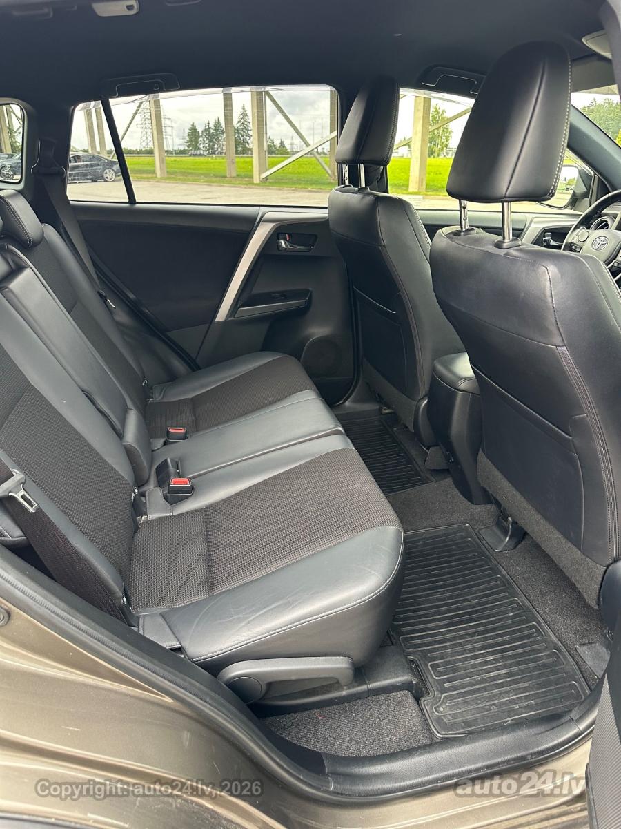 Beige Toyota RAV4 2017 in Tartu, with an engine capacity of 2.00 L and mileage of 72 thousand km for 17900 €, photo 12 on AUTOMOTO.COM.LV