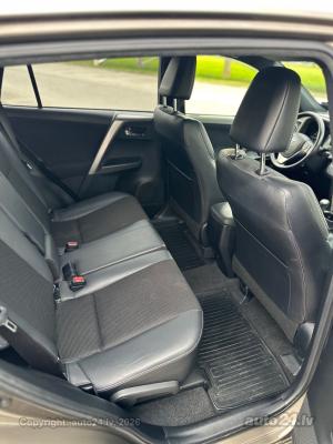 Beige Toyota RAV4 2017 in Tartu, with an engine capacity of 2.00 L and mileage of 72 thousand km for 17900 €, photo 15 on AUTOMOTO.COM.LV