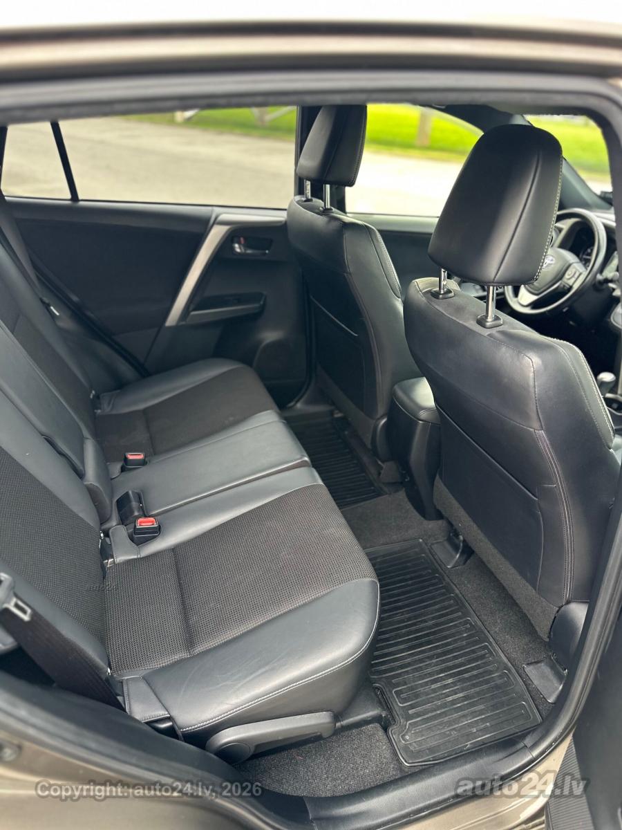 Beige Toyota RAV4 2017 in Tartu, with an engine capacity of 2.00 L and mileage of 72 thousand km for 17900 €, photo 15 on AUTOMOTO.COM.LV