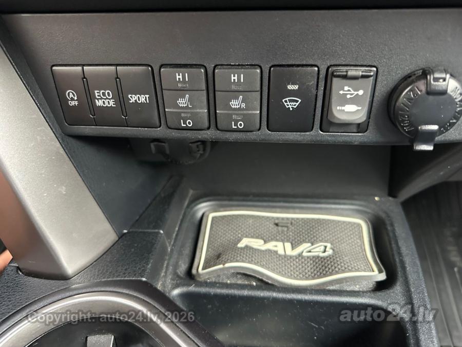 Beige Toyota RAV4 2017 in Tartu, with an engine capacity of 2.00 L and mileage of 72 thousand km for 17900 €, photo 28 on AUTOMOTO.COM.LV