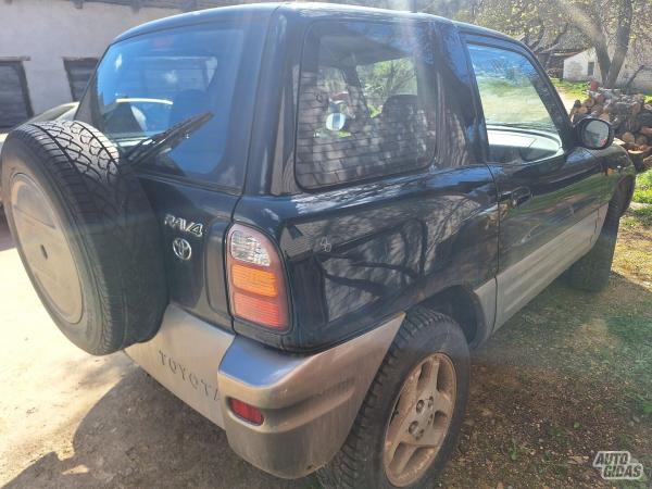 Melns Toyota RAV4 1999 Viļņa, ar dzinēja tilpumu 2.00 L un nobraukumu 215 tūkst. km par 2300 €, foto 6 vietnē AUTOMOTO.COM.LV
