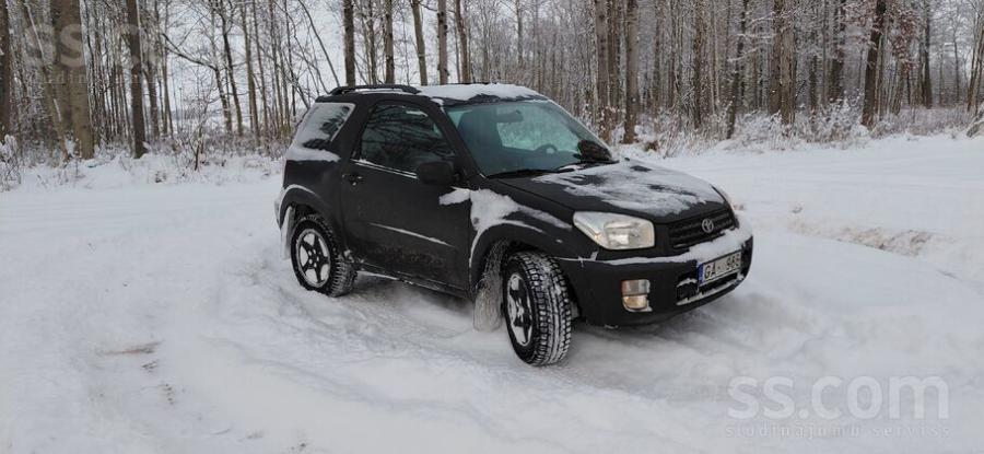 Melns Toyota RAV4 2001 Dobele, ar dzinēja tilpumu 2.00 L un nobraukumu 272 tūkst. km par 1900 €, foto 1 vietnē AUTOMOTO.COM.LV