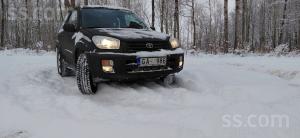 Melns Toyota RAV4 2001 Dobele, ar dzinēja tilpumu 2.00 L un nobraukumu 272 tūkst. km par 1900 €, foto 2 vietnē AUTOMOTO.COM.LV
