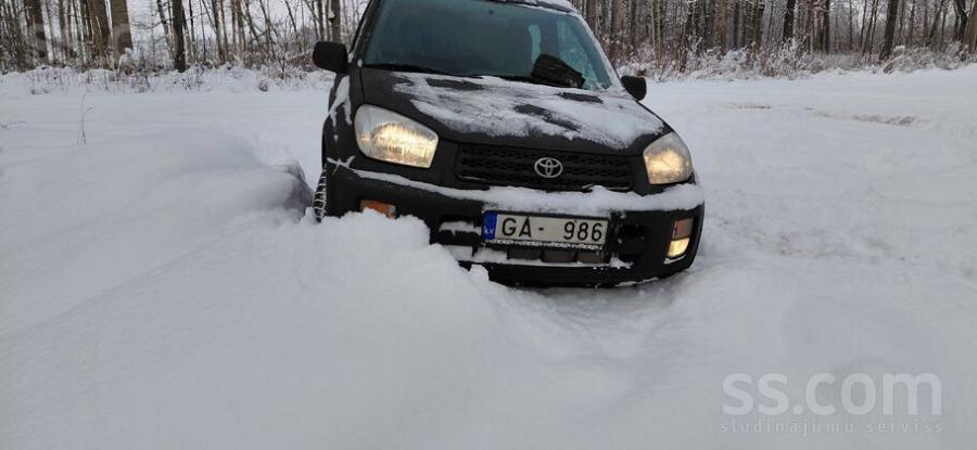 Melns Toyota RAV4 2001 Dobele, ar dzinēja tilpumu 2.00 L un nobraukumu 272 tūkst. km par 1900 €, foto 6 vietnē AUTOMOTO.COM.LV