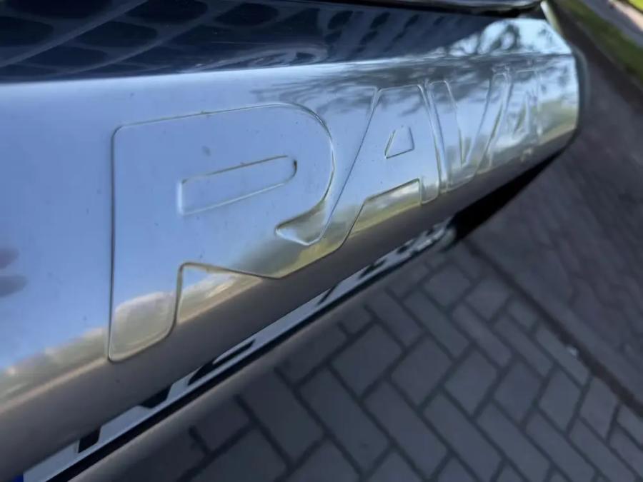 Black Toyota RAV4 2001 in Riga, with an engine capacity of 2.00 L and mileage of 304 thousand km for 2990 €, photo 7 on AUTOMOTO.COM.LV
