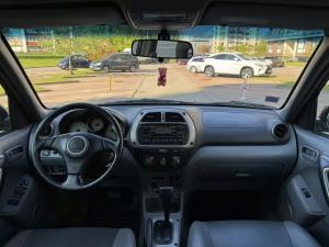 Black Toyota RAV4 2001 in Riga, with an engine capacity of 2.00 L and mileage of 304 thousand km for 2990 €, photo 9 on AUTOMOTO.COM.LV