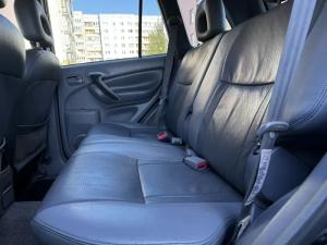 Black Toyota RAV4 2001 in Riga, with an engine capacity of 2.00 L and mileage of 304 thousand km for 2990 €, photo 10 on AUTOMOTO.COM.LV
