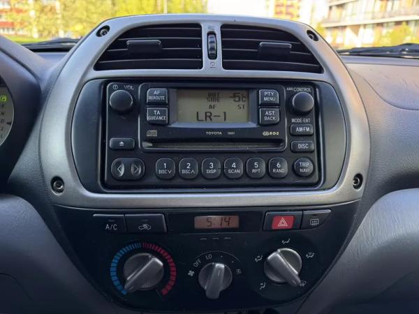 Black Toyota RAV4 2001 in Riga, with an engine capacity of 2.00 L and mileage of 304 thousand km for 2990 €, photo 10 on AUTOMOTO.COM.LV