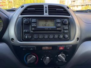 Black Toyota RAV4 2001 in Riga, with an engine capacity of 2.00 L and mileage of 304 thousand km for 2990 €, photo 11 on AUTOMOTO.COM.LV