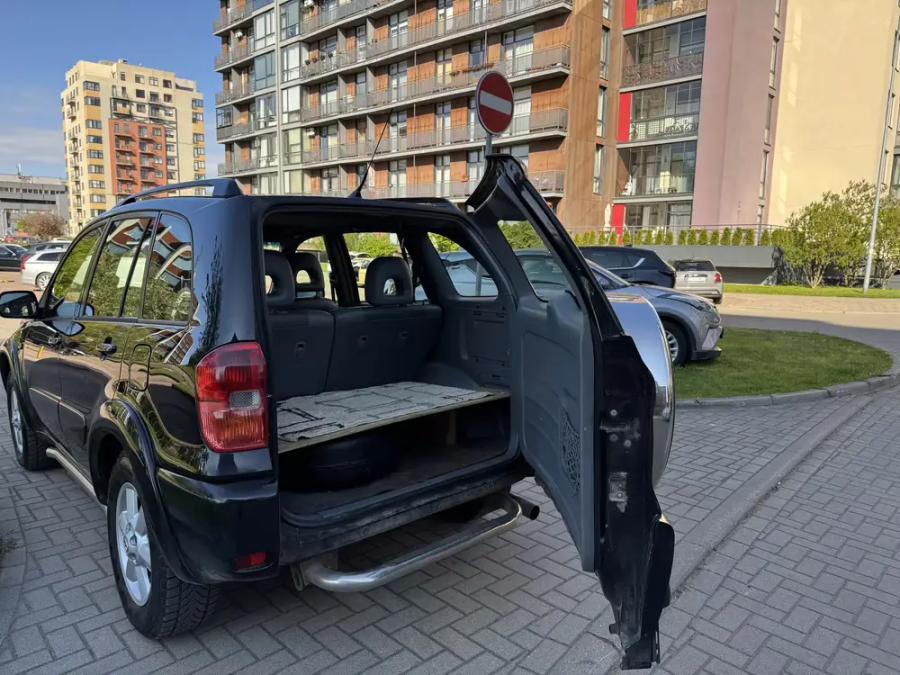Black Toyota RAV4 2001 in Riga, with an engine capacity of 2.00 L and mileage of 304 thousand km for 2990 €, photo 13 on AUTOMOTO.COM.LV