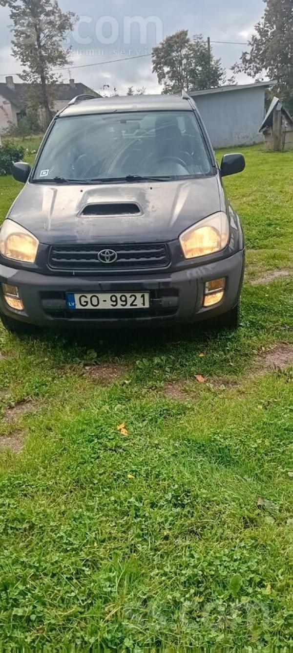 Melns Toyota RAV4 2001 Daugavpils, ar dzinēja tilpumu 2.00 L un nobraukumu 390 tūkst. km par 800 €, foto 1 vietnē AUTOMOTO.COM.LV
