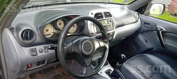 Melns Toyota RAV4 2001 Daugavpils, ar dzinēja tilpumu 2.00 L un nobraukumu 390 tūkst. km par 800 €, foto 8 vietnē AUTOMOTO.COM.LV