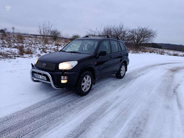 Black Toyota RAV4 2002 in Kaunas, with an engine capacity of 1.99 L and mileage of 344 thousand km for 1500 €, photo 1 on AUTOMOTO.COM.LV