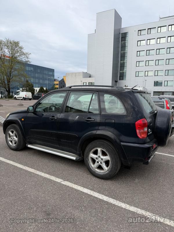 Melns Toyota RAV4 2002 Tallina, ar dzinēja tilpumu 2.00 L un nobraukumu 0 tūkst. km par 1499 €, foto 3 vietnē AUTOMOTO.COM.LV