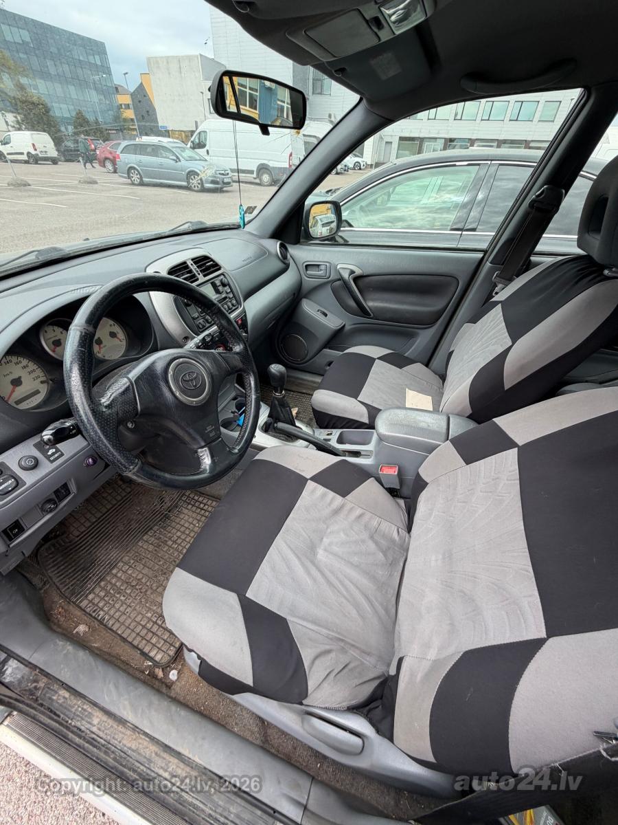 Melns Toyota RAV4 2002 Tallina, ar dzinēja tilpumu 2.00 L un nobraukumu 0 tūkst. km par 1499 €, foto 5 vietnē AUTOMOTO.COM.LV
