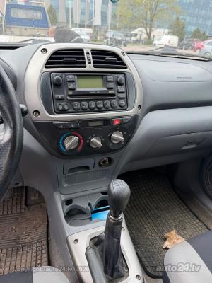 Melns Toyota RAV4 2002 Tallina, ar dzinēja tilpumu 2.00 L un nobraukumu 0 tūkst. km par 1499 €, foto 6 vietnē AUTOMOTO.COM.LV