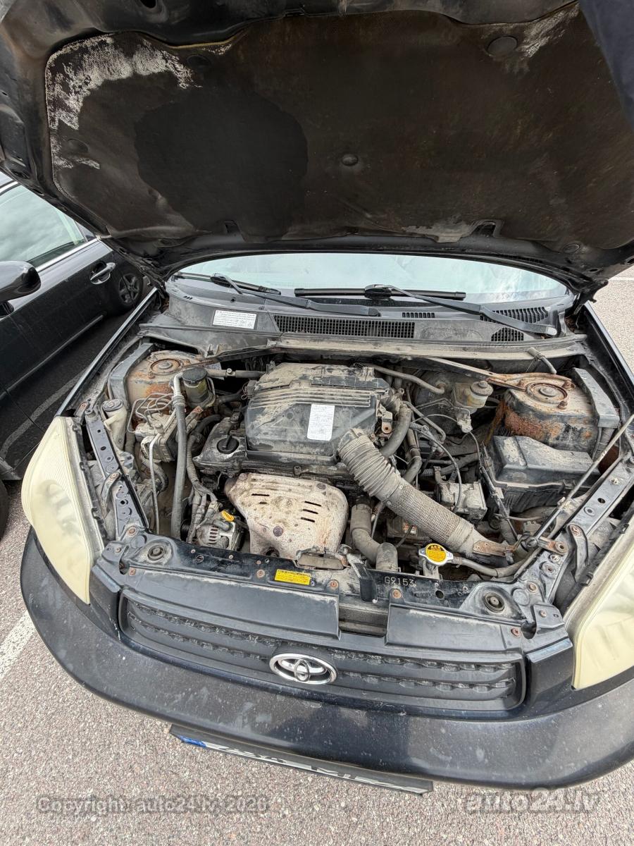 Melns Toyota RAV4 2002 Tallina, ar dzinēja tilpumu 2.00 L un nobraukumu 0 tūkst. km par 1499 €, foto 7 vietnē AUTOMOTO.COM.LV